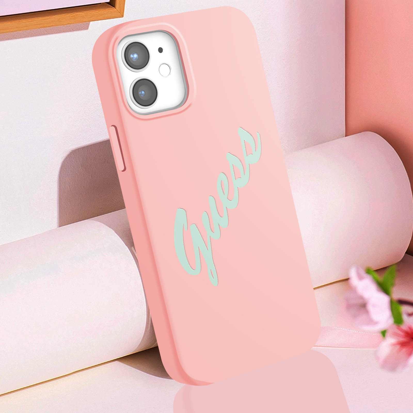 Cover iPhone 12 e 12 Pro Vintage Soft Touch Rosa Guess - Italiano